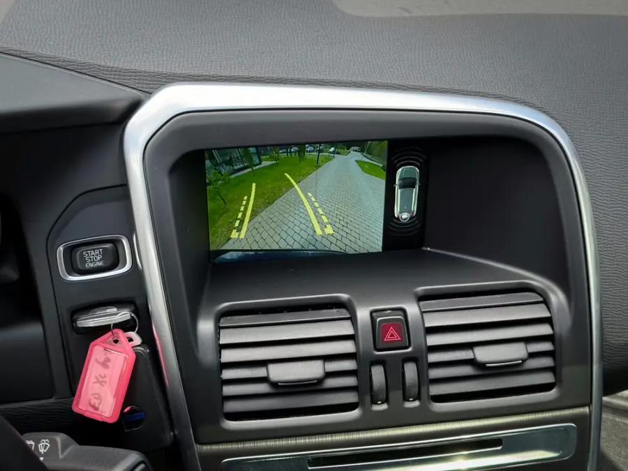 Black Volvo XC60 2016 in Riga, with an engine capacity of 2.40 L and mileage of 217 thousand km for 15400 €, photo 16 on AUTOMOTO.COM.LV