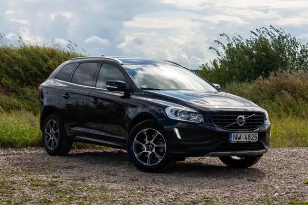 Melns Volvo XC60 2016 Rīga, ar dzinēja tilpumu 2.00 L un nobraukumu 250 tūkst. km par 14500 €, foto 1 vietnē AUTOMOTO.COM.LV