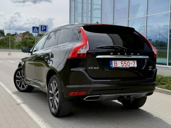 Black Volvo XC60 2016 in Rezekne, with an engine capacity of 2.40 L and mileage of 213 thousand km for 14990 €, photo 4 on AUTOMOTO.COM.LV