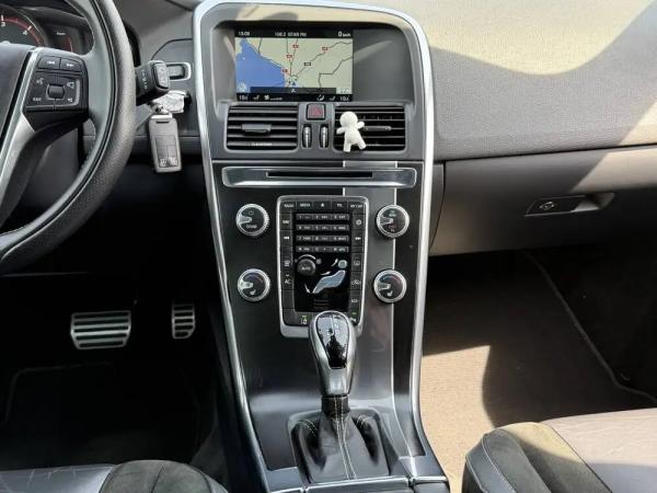Melns Volvo XC60 2016 Rīga, ar dzinēja tilpumu 2.00 L un nobraukumu 187 tūkst. km par 14900 €, foto 4 vietnē AUTOMOTO.COM.LV
