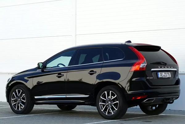 Melns Volvo XC60 2016 Rīga, ar dzinēja tilpumu 2.40 L un nobraukumu 192 tūkst. km par 9900 €, foto 6 vietnē AUTOMOTO.COM.LV