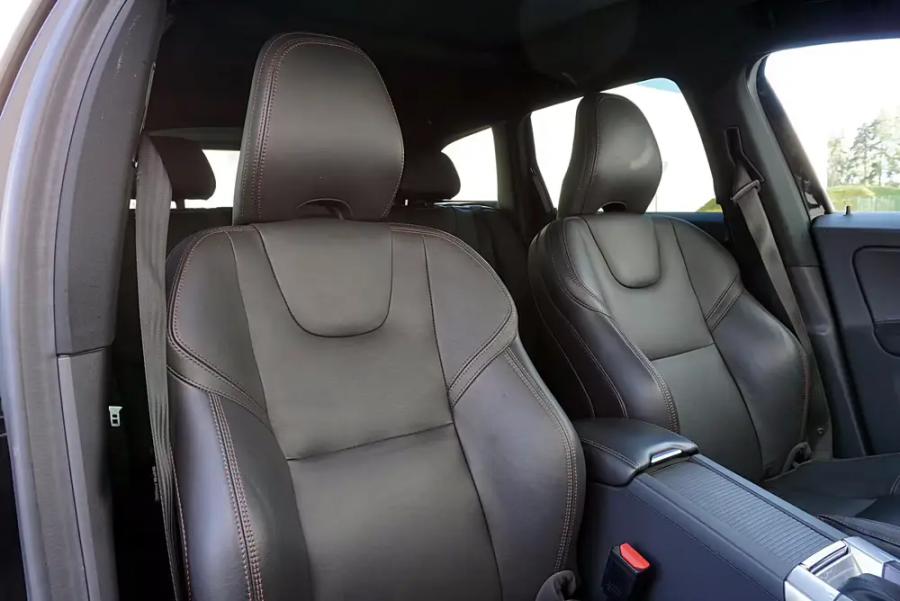 Melns Volvo XC60 2016 Rīga, ar dzinēja tilpumu 2.40 L un nobraukumu 192 tūkst. km par 9900 €, foto 14 vietnē AUTOMOTO.COM.LV