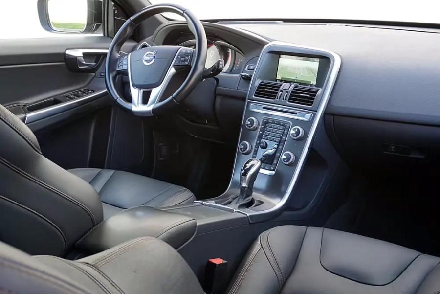 Melns Volvo XC60 2016 Rīga, ar dzinēja tilpumu 2.40 L un nobraukumu 192 tūkst. km par 9900 €, foto 15 vietnē AUTOMOTO.COM.LV