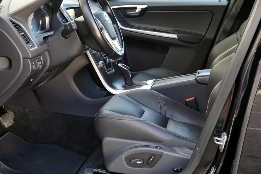 Melns Volvo XC60 2016 Rīga, ar dzinēja tilpumu 2.40 L un nobraukumu 192 tūkst. km par 9900 €, foto 17 vietnē AUTOMOTO.COM.LV