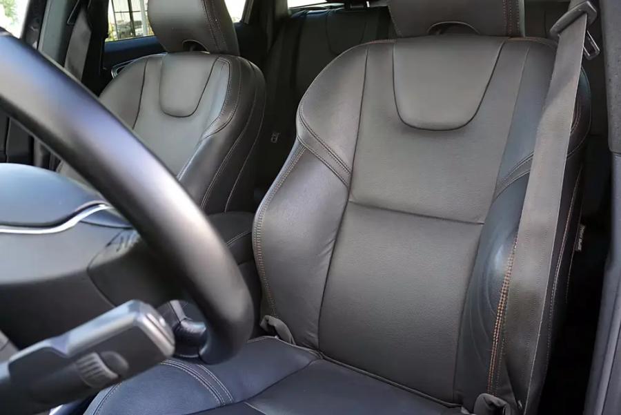 Melns Volvo XC60 2016 Rīga, ar dzinēja tilpumu 2.40 L un nobraukumu 192 tūkst. km par 9900 €, foto 18 vietnē AUTOMOTO.COM.LV