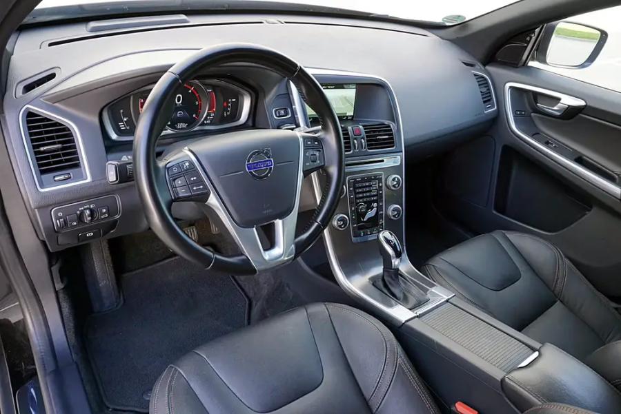 Melns Volvo XC60 2016 Rīga, ar dzinēja tilpumu 2.40 L un nobraukumu 192 tūkst. km par 9900 €, foto 19 vietnē AUTOMOTO.COM.LV