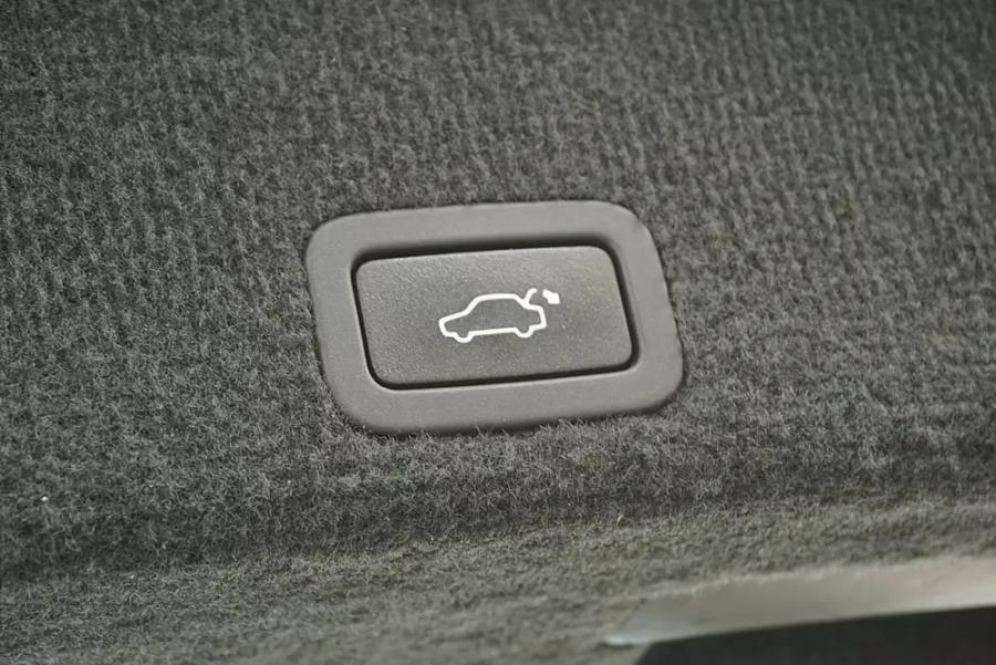 Melns Volvo XC60 2016 Rīga, ar dzinēja tilpumu 2.40 L un nobraukumu 192 tūkst. km par 9900 €, foto 29 vietnē AUTOMOTO.COM.LV