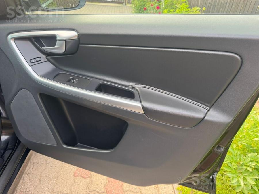 Melns Volvo XC60 2016 Ogre, ar dzinēja tilpumu 2.00 L un nobraukumu 214 tūkst. km par 13150 €, foto 19 vietnē AUTOMOTO.COM.LV
