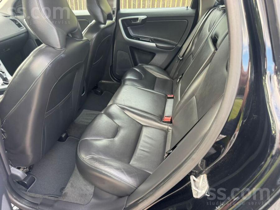 Melns Volvo XC60 2016 Ogre, ar dzinēja tilpumu 2.00 L un nobraukumu 214 tūkst. km par 13150 €, foto 20 vietnē AUTOMOTO.COM.LV