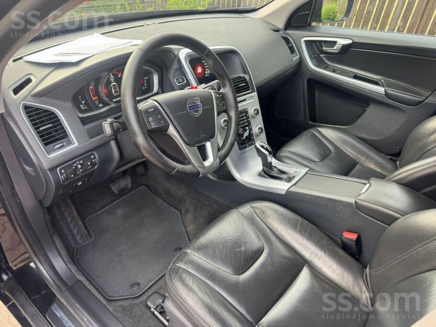 Melns Volvo XC60 2016 Ogre, ar dzinēja tilpumu 2.00 L un nobraukumu 214 tūkst. km par 13150 €, foto 24 vietnē AUTOMOTO.COM.LV