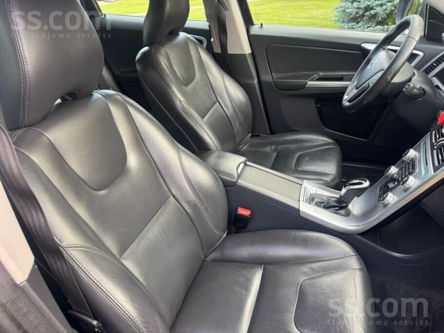 Melns Volvo XC60 2016 Ogre, ar dzinēja tilpumu 2.00 L un nobraukumu 214 tūkst. km par 13150 €, foto 26 vietnē AUTOMOTO.COM.LV