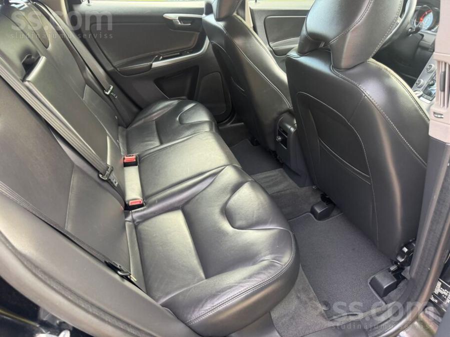Melns Volvo XC60 2016 Ogre, ar dzinēja tilpumu 2.00 L un nobraukumu 214 tūkst. km par 13150 €, foto 31 vietnē AUTOMOTO.COM.LV