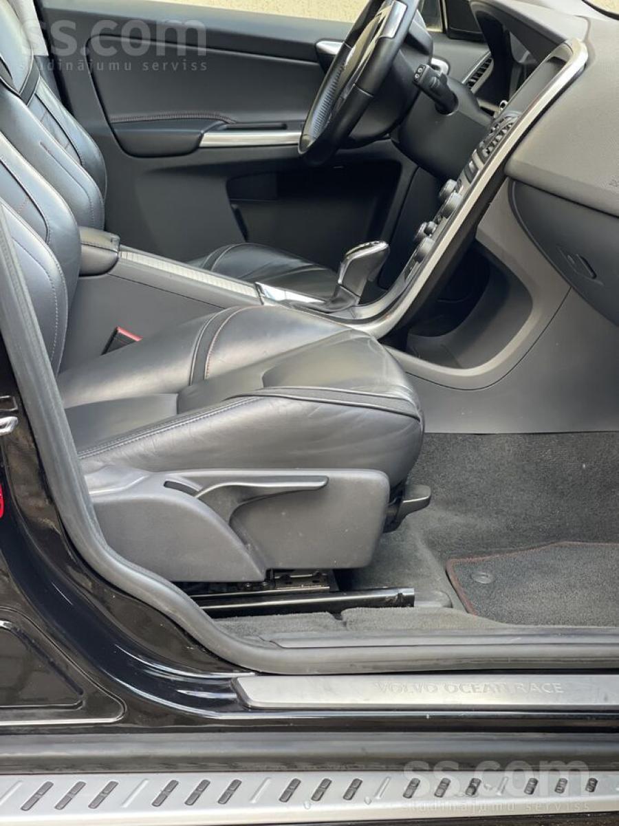 Black Volvo XC60 2016 in Riga, with an engine capacity of 2.00 L and mileage of 0 thousand km for 14400 €, photo 6 on AUTOMOTO.COM.LV
