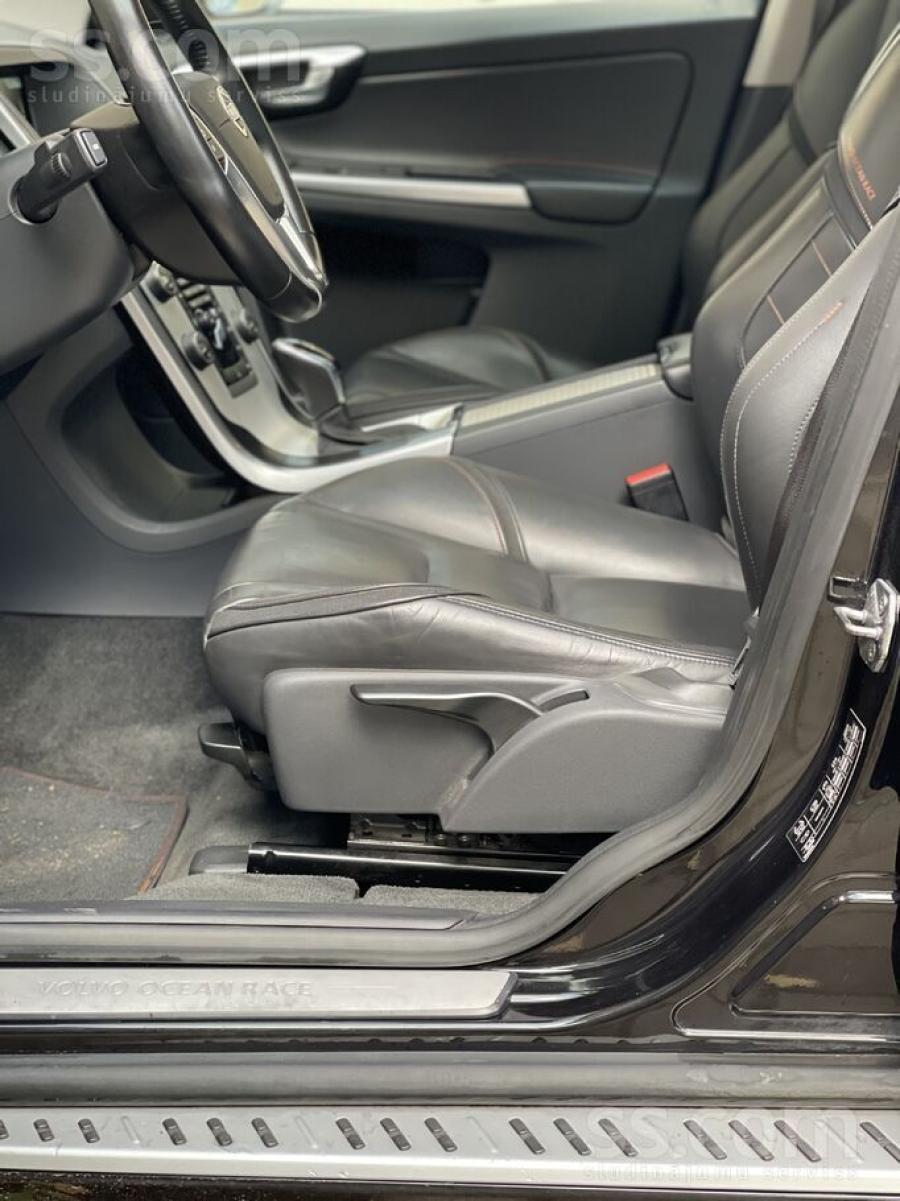 Black Volvo XC60 2016 in Riga, with an engine capacity of 2.00 L and mileage of 0 thousand km for 14400 €, photo 7 on AUTOMOTO.COM.LV