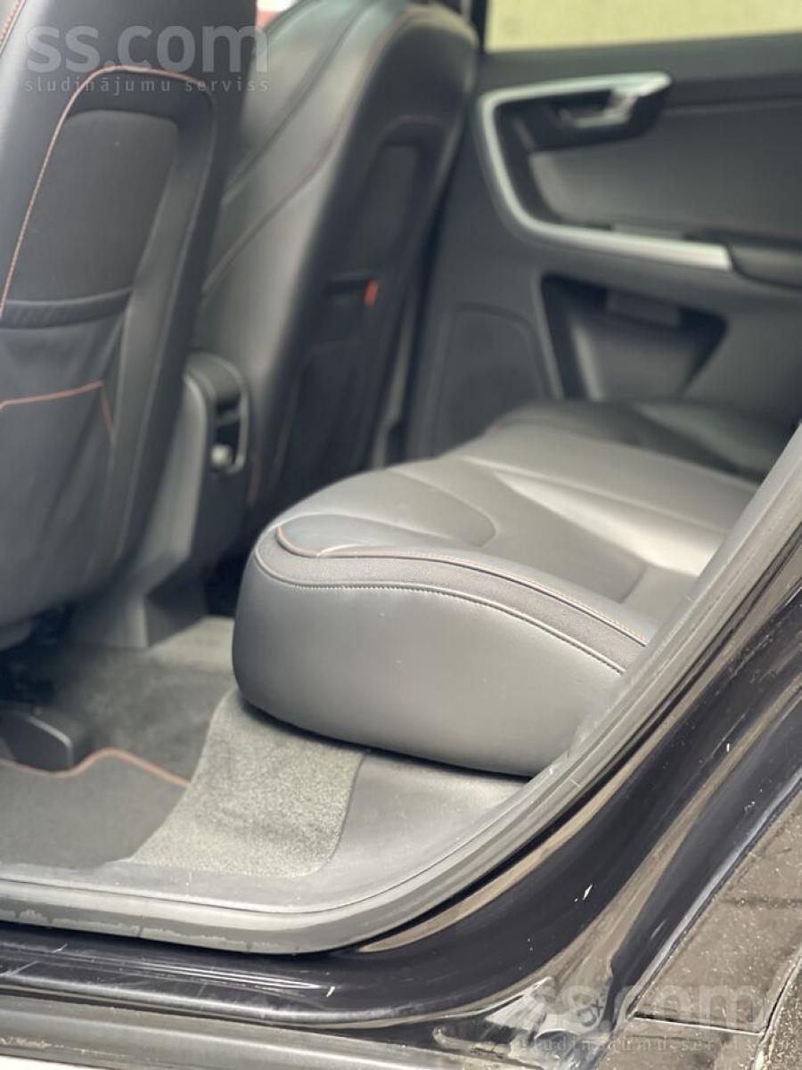 Black Volvo XC60 2016 in Riga, with an engine capacity of 2.00 L and mileage of 0 thousand km for 14400 €, photo 12 on AUTOMOTO.COM.LV