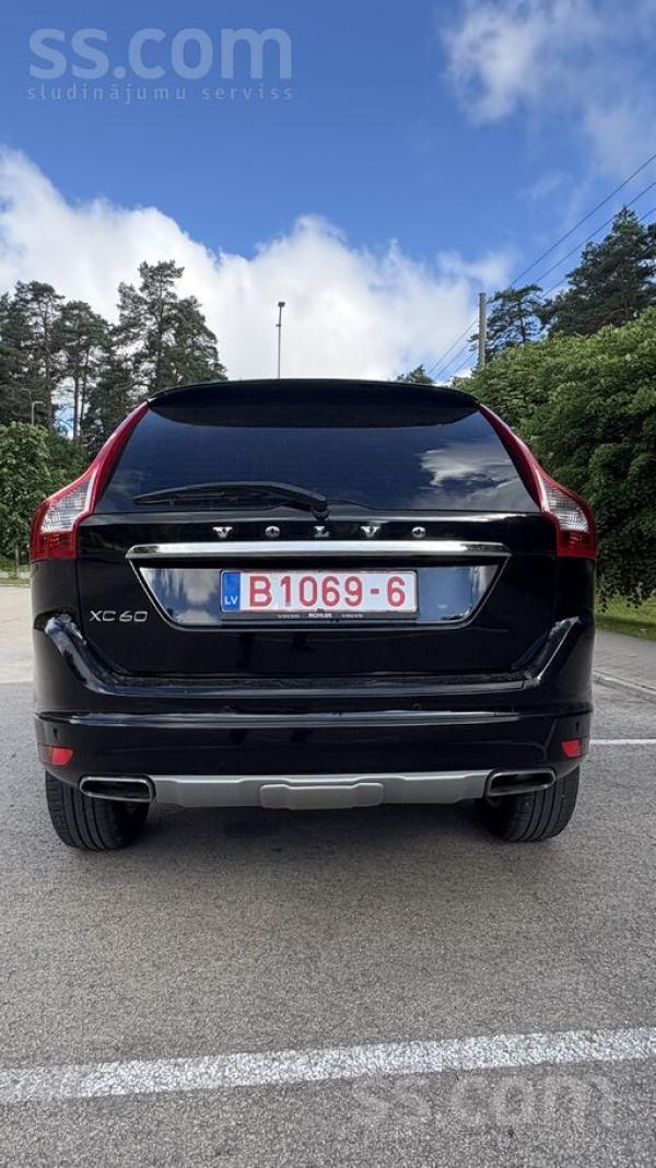 Black Volvo XC60 2016 in Ogre, with an engine capacity of 2.40 L and mileage of 229 thousand km for 14300 €, photo 7 on AUTOMOTO.COM.LV