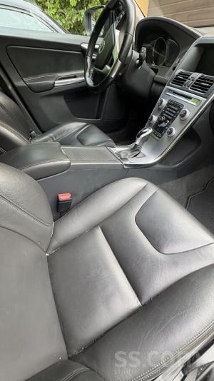 Melns Volvo XC60 2016 Ogre, ar dzinēja tilpumu 2.40 L un nobraukumu 229 tūkst. km par 14300 €, foto 13 vietnē AUTOMOTO.COM.LV