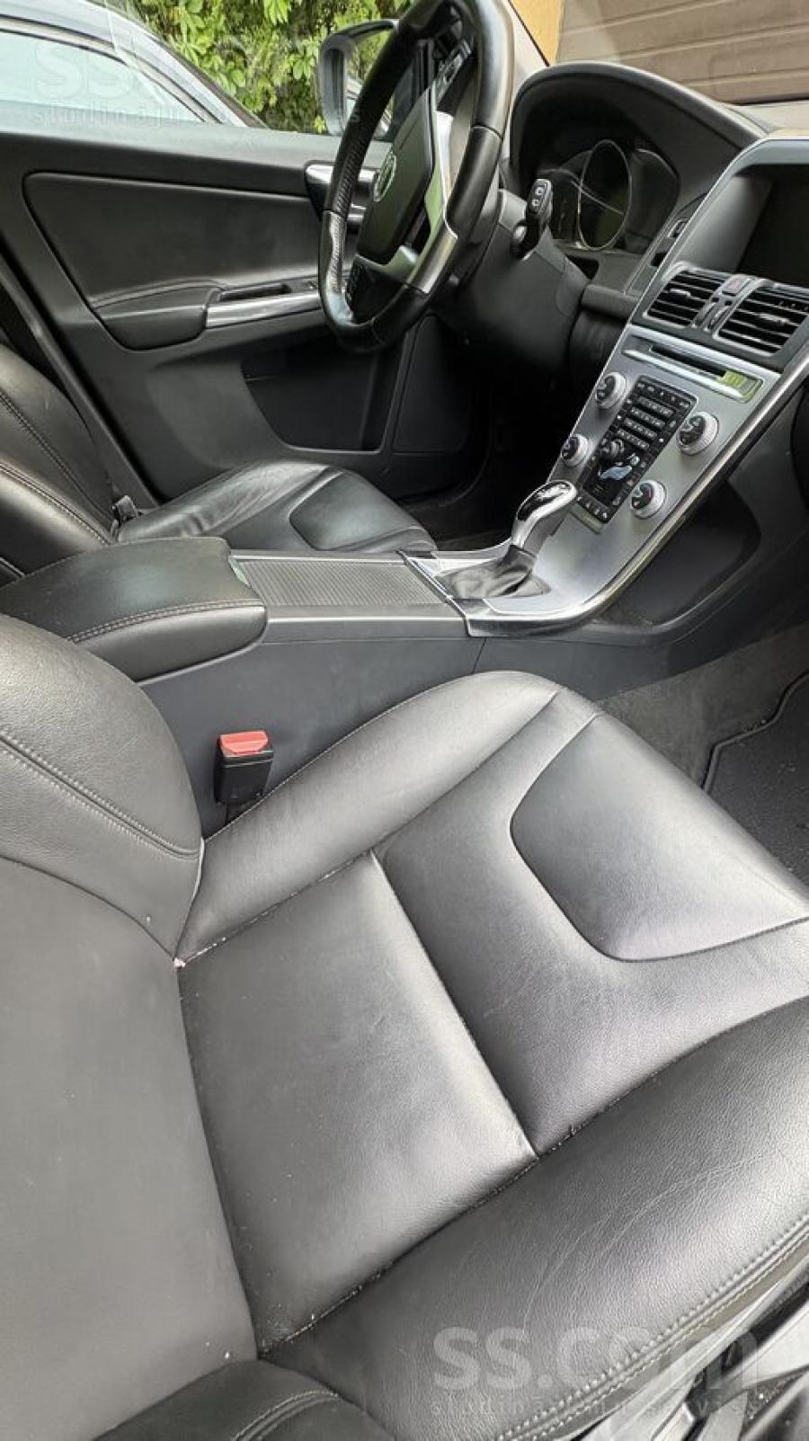 Melns Volvo XC60 2016 Ogre, ar dzinēja tilpumu 2.40 L un nobraukumu 229 tūkst. km par 14300 €, foto 13 vietnē AUTOMOTO.COM.LV