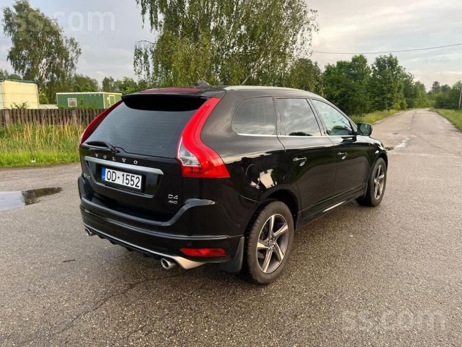 Black Volvo XC60 2016 in Riga, with an engine capacity of 2.40 L and mileage of 253 thousand km for 14699 €, photo 4 on AUTOMOTO.COM.LV