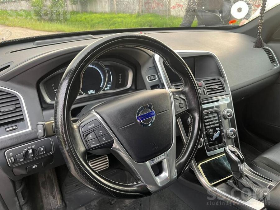 Black Volvo XC60 2016 in Riga, with an engine capacity of 2.40 L and mileage of 253 thousand km for 14699 €, photo 6 on AUTOMOTO.COM.LV