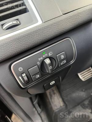 Black Volvo XC60 2016 in Riga, with an engine capacity of 2.40 L and mileage of 253 thousand km for 14699 €, photo 7 on AUTOMOTO.COM.LV