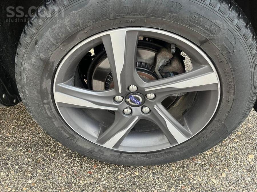 Black Volvo XC60 2016 in Riga, with an engine capacity of 2.40 L and mileage of 253 thousand km for 14699 €, photo 12 on AUTOMOTO.COM.LV