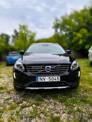 Black Volvo XC60 2016 in Riga, with an engine capacity of 2.00 L and mileage of 338 thousand km for 8200 €, photo 4 on AUTOMOTO.COM.LV