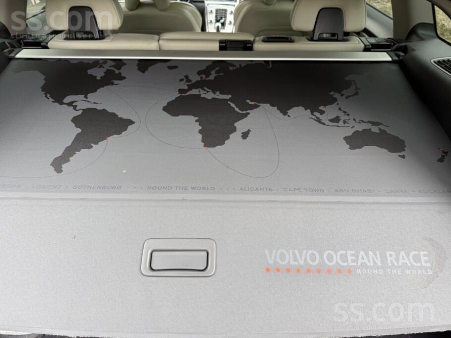 Black Volvo XC60 2016 in Riga, with an engine capacity of 2.00 L and mileage of 338 thousand km for 8200 €, photo 9 on AUTOMOTO.COM.LV