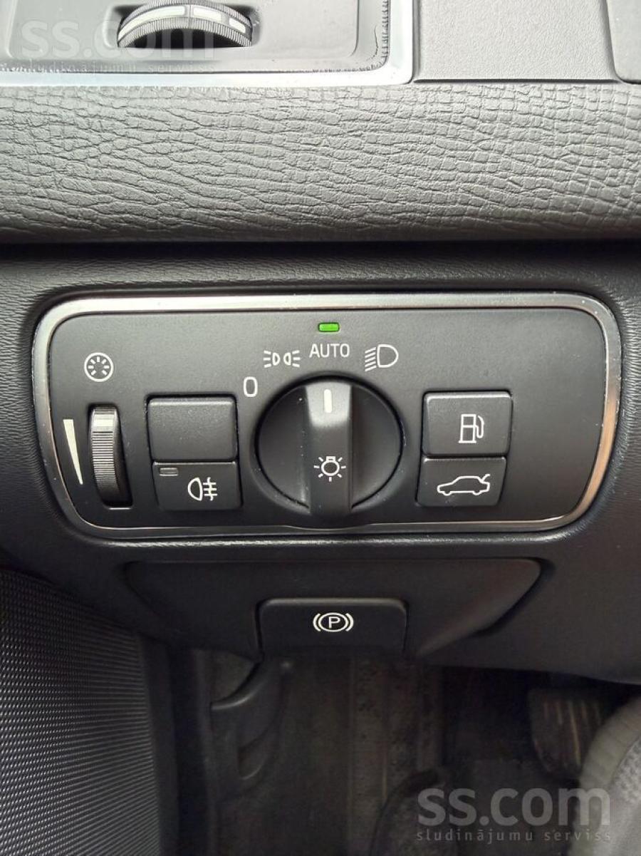 Black Volvo XC60 2016 in Riga, with an engine capacity of 2.00 L and mileage of 338 thousand km for 8200 €, photo 17 on AUTOMOTO.COM.LV