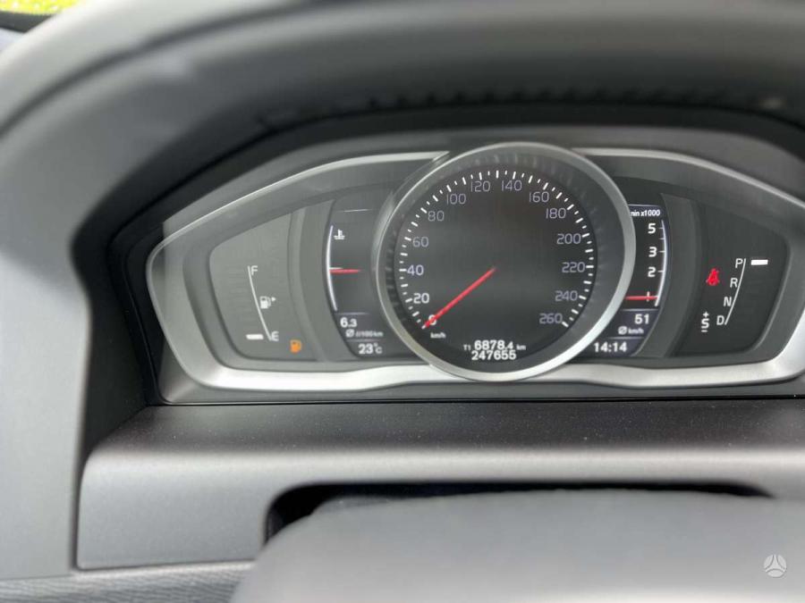 Black Volvo XC60 2016 in Kazlu Ruda, with an engine capacity of 1.97 L and mileage of 248 thousand km for 11000 €, photo 17 on AUTOMOTO.COM.LV