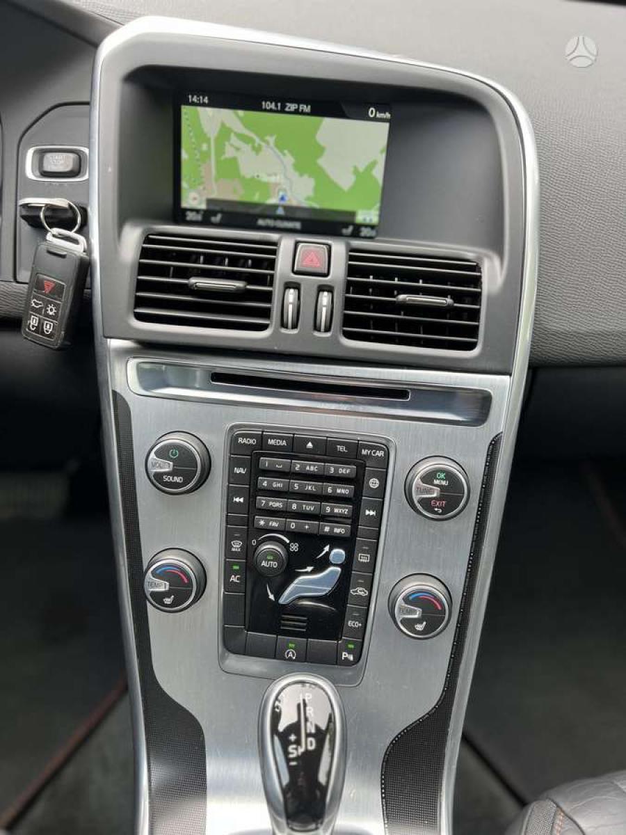 Black Volvo XC60 2016 in Kazlu Ruda, with an engine capacity of 1.97 L and mileage of 248 thousand km for 11000 €, photo 18 on AUTOMOTO.COM.LV