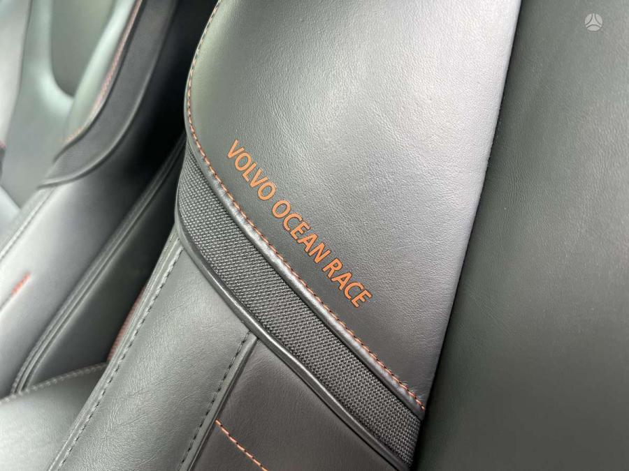 Black Volvo XC60 2016 in Kazlu Ruda, with an engine capacity of 1.97 L and mileage of 248 thousand km for 11000 €, photo 22 on AUTOMOTO.COM.LV