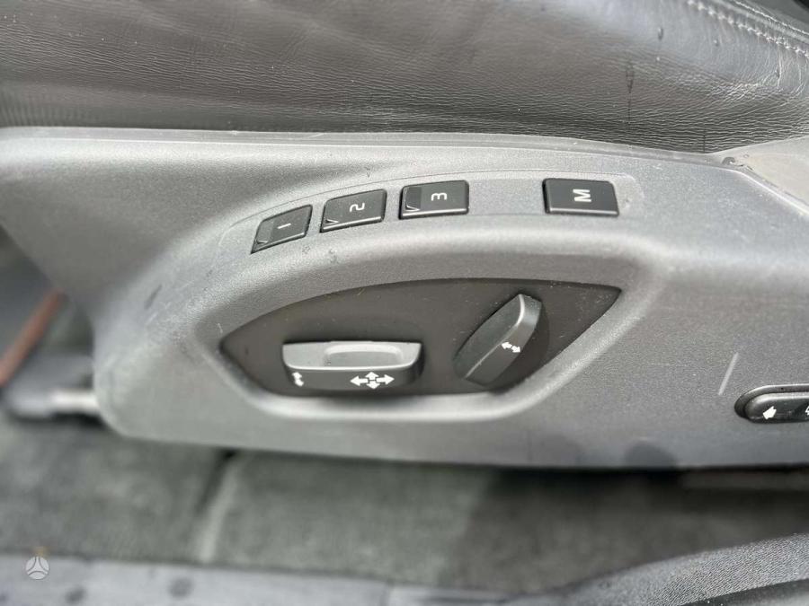 Black Volvo XC60 2016 in Kazlu Ruda, with an engine capacity of 1.97 L and mileage of 248 thousand km for 11000 €, photo 23 on AUTOMOTO.COM.LV