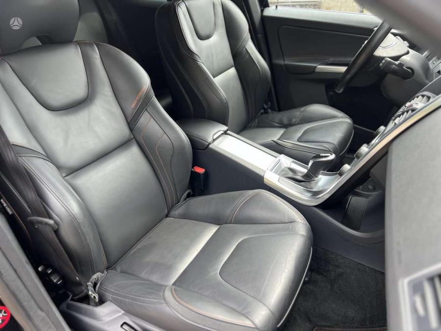 Black Volvo XC60 2016 in Kazlu Ruda, with an engine capacity of 1.97 L and mileage of 248 thousand km for 11000 €, photo 25 on AUTOMOTO.COM.LV