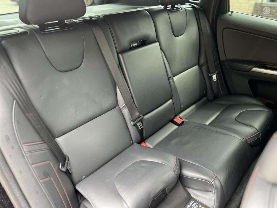Black Volvo XC60 2016 in Kazlu Ruda, with an engine capacity of 1.97 L and mileage of 248 thousand km for 11000 €, photo 27 on AUTOMOTO.COM.LV