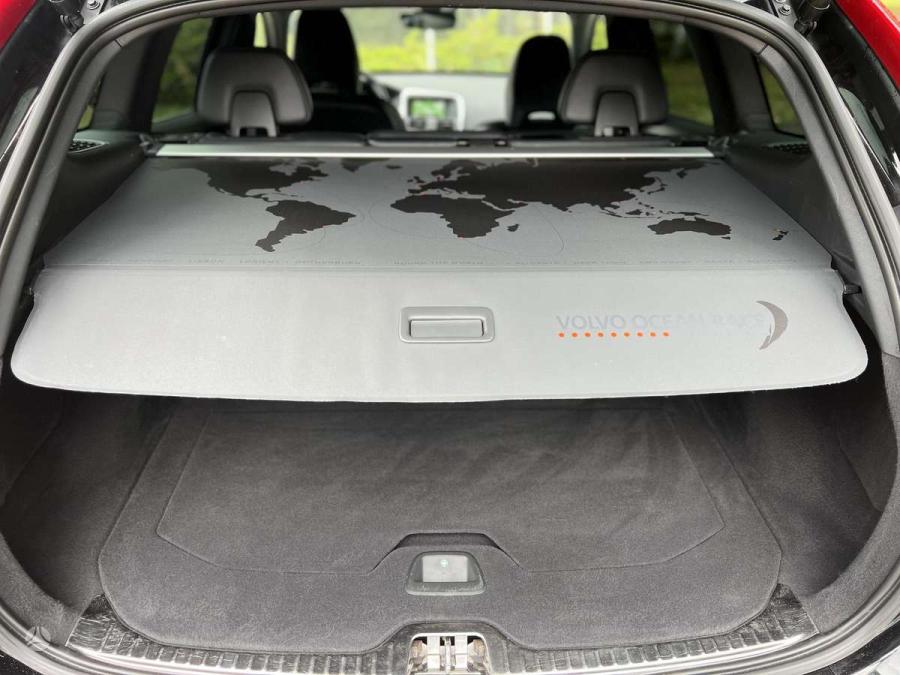 Black Volvo XC60 2016 in Kazlu Ruda, with an engine capacity of 1.97 L and mileage of 248 thousand km for 11000 €, photo 29 on AUTOMOTO.COM.LV