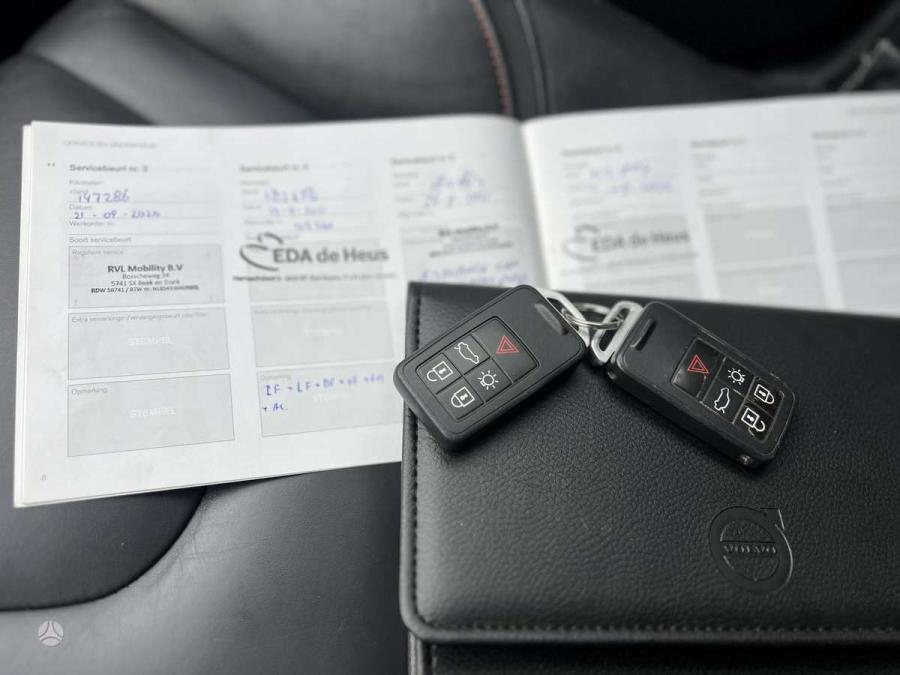 Black Volvo XC60 2016 in Kazlu Ruda, with an engine capacity of 1.97 L and mileage of 248 thousand km for 11000 €, photo 32 on AUTOMOTO.COM.LV
