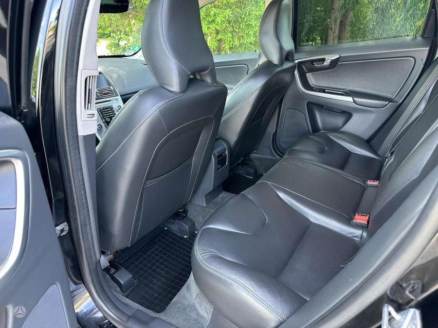 Melns Volvo XC60 2016 Kelmė, ar dzinēja tilpumu 1.98 L un nobraukumu 263 tūkst. km par 13400 €, foto 10 vietnē AUTOMOTO.COM.LV