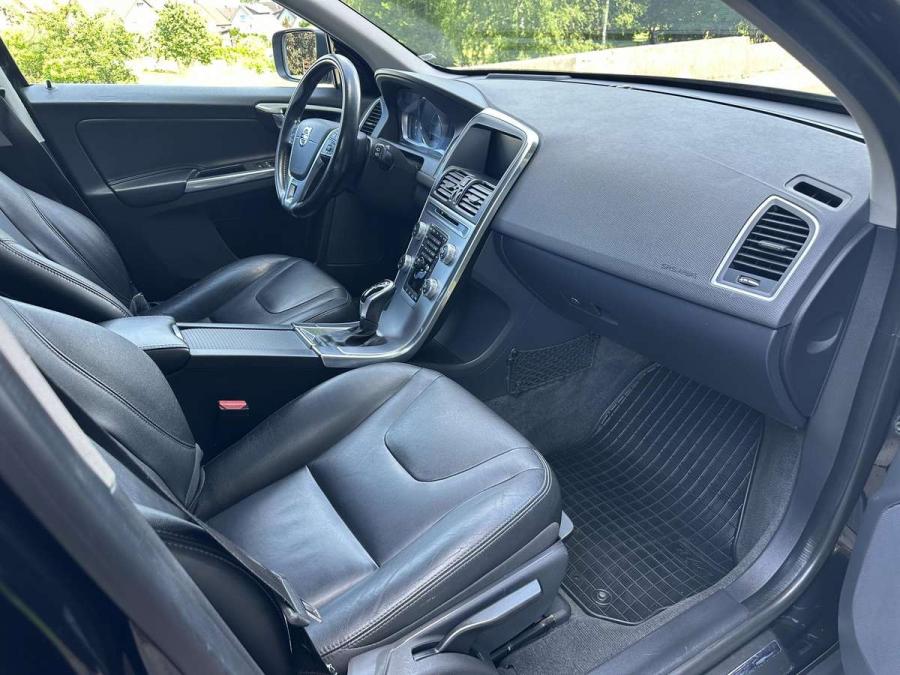 Melns Volvo XC60 2016 Kelmė, ar dzinēja tilpumu 1.98 L un nobraukumu 263 tūkst. km par 13400 €, foto 13 vietnē AUTOMOTO.COM.LV