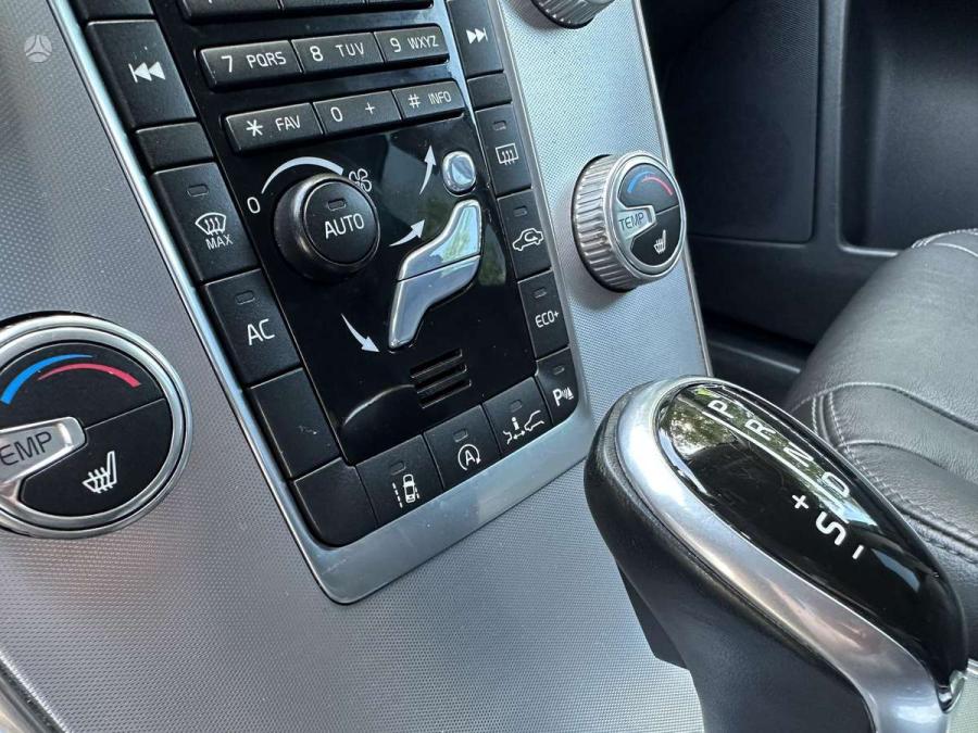 Melns Volvo XC60 2016 Kelmė, ar dzinēja tilpumu 1.98 L un nobraukumu 263 tūkst. km par 13400 €, foto 15 vietnē AUTOMOTO.COM.LV