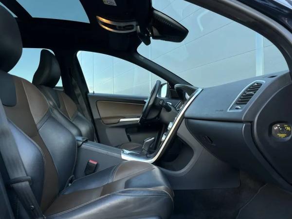 Black Volvo XC60 2016 in Riga, with an engine capacity of 2.00 L and mileage of 285 thousand km for 12990 €, photo 6 on AUTOMOTO.COM.LV