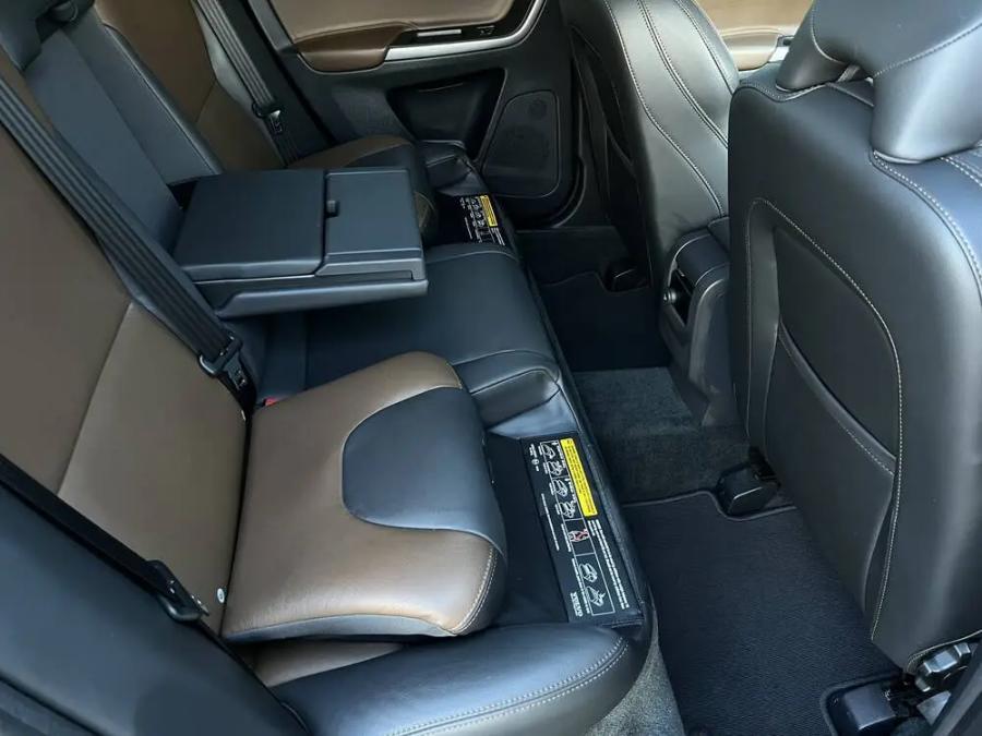 Melns Volvo XC60 2016 Rīga, ar dzinēja tilpumu 2.00 L un nobraukumu 285 tūkst. km par 12990 €, foto 9 vietnē AUTOMOTO.COM.LV