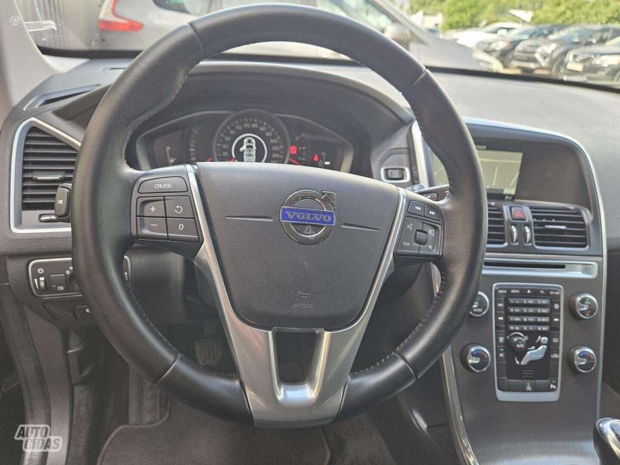 Melns Volvo XC60 2016 Šauļi, ar dzinēja tilpumu 2.00 L un nobraukumu 191 tūkst. km par 9950 €, foto 21 vietnē AUTOMOTO.COM.LV