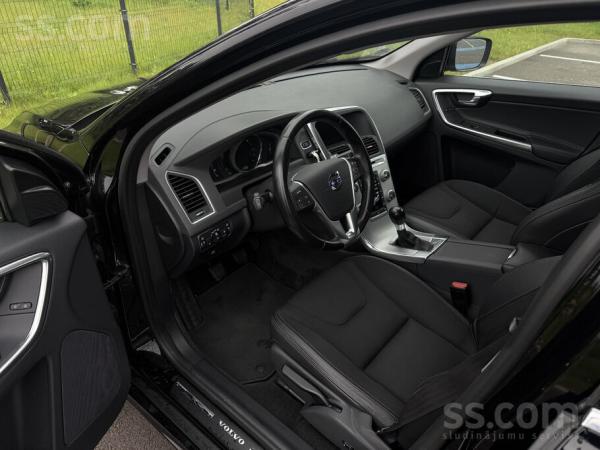 Melns Volvo XC60 2016 Rīga, ar dzinēja tilpumu 2.40 L un nobraukumu 146 tūkst. km par 14850 €, foto 9 vietnē AUTOMOTO.COM.LV