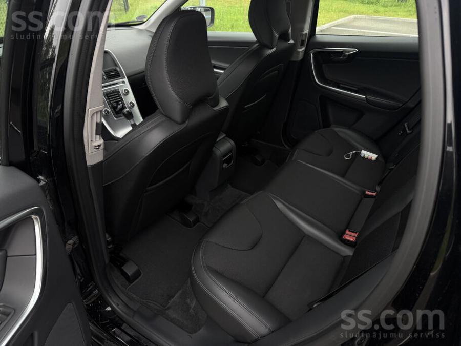 Melns Volvo XC60 2016 Rīga, ar dzinēja tilpumu 2.40 L un nobraukumu 146 tūkst. km par 14850 €, foto 11 vietnē AUTOMOTO.COM.LV