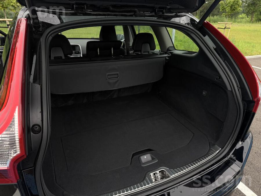 Melns Volvo XC60 2016 Rīga, ar dzinēja tilpumu 2.40 L un nobraukumu 146 tūkst. km par 14850 €, foto 12 vietnē AUTOMOTO.COM.LV