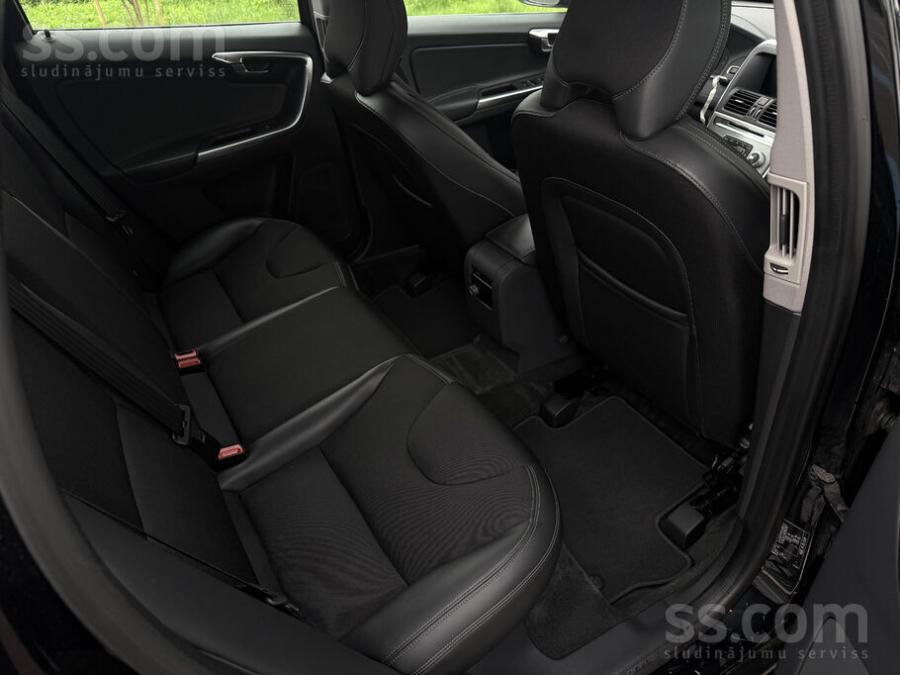 Melns Volvo XC60 2016 Rīga, ar dzinēja tilpumu 2.40 L un nobraukumu 146 tūkst. km par 14850 €, foto 14 vietnē AUTOMOTO.COM.LV