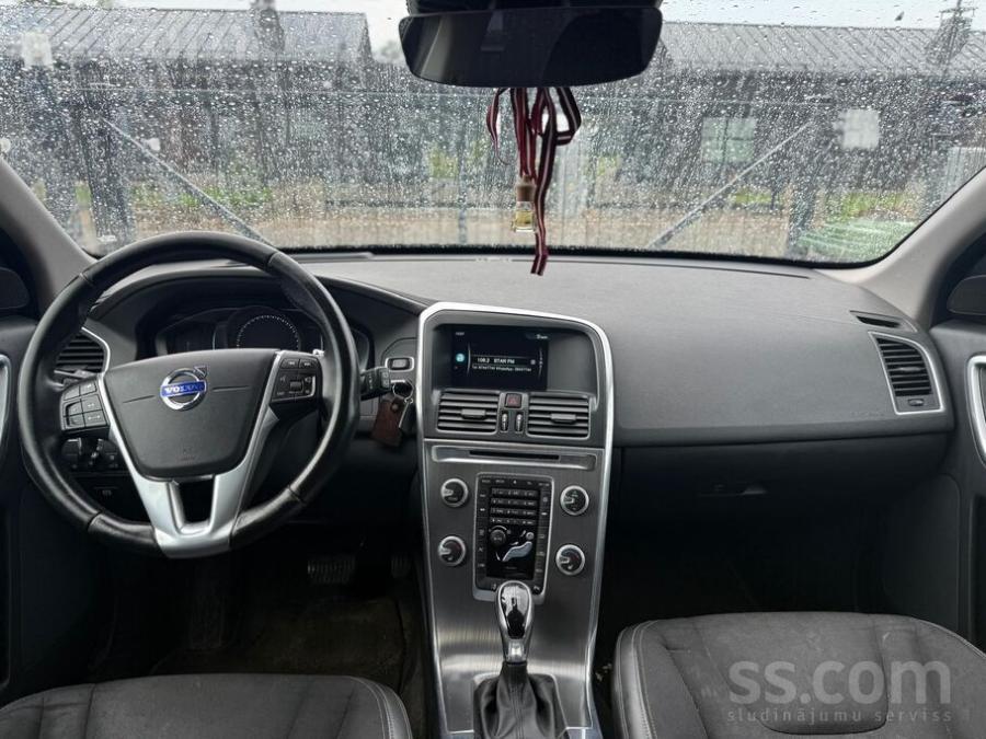 Melns Volvo XC60 2016 Rīga, ar dzinēja tilpumu 2.00 L un nobraukumu 253 tūkst. km par 11000 €, foto 15 vietnē AUTOMOTO.COM.LV