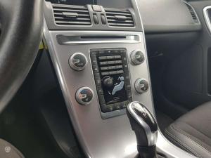 Black Volvo XC60 2016 in Pakruojis, with an engine capacity of 2.40 L and mileage of 182 thousand km for 15399 €, photo 12 on AUTOMOTO.COM.LV