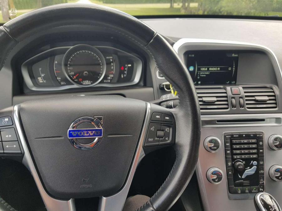 Black Volvo XC60 2016 in Pakruojis, with an engine capacity of 2.40 L and mileage of 182 thousand km for 15399 €, photo 13 on AUTOMOTO.COM.LV
